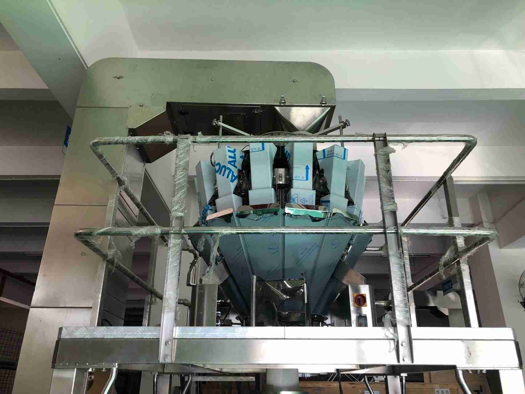 14 Heads Combination Weigher With 0.8L 1.6L 2.5L 5L Plain Hoppers For ...
